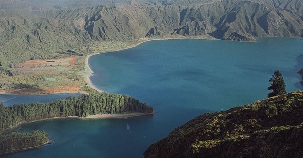 Focus on lakes and climate data records